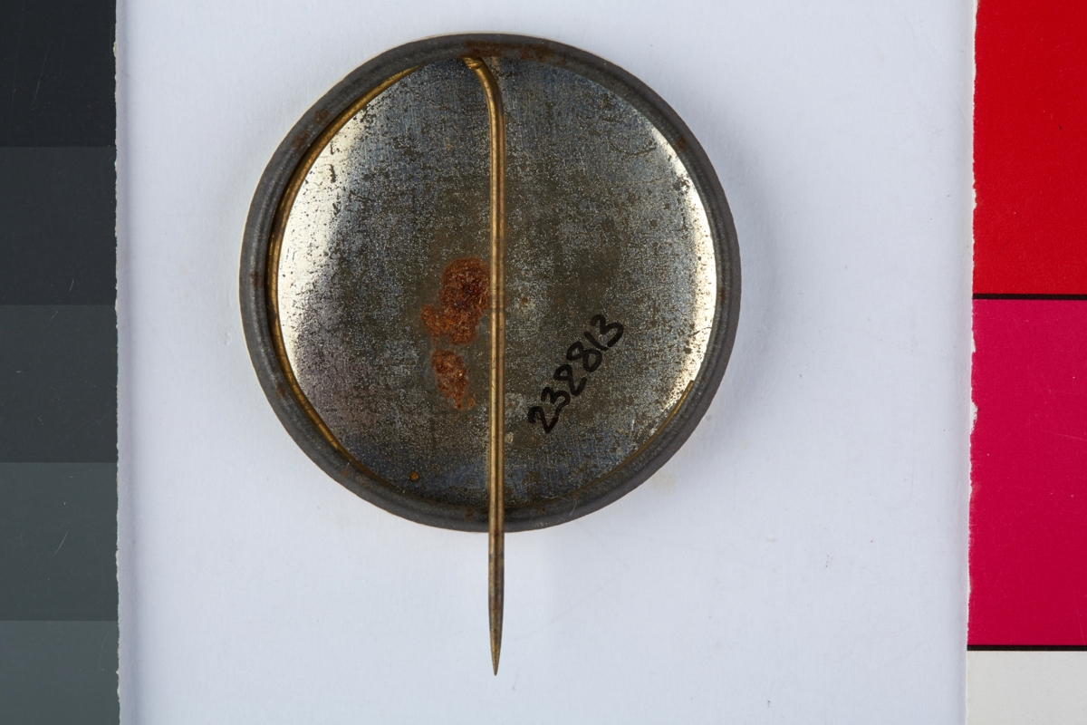 Olympic Museum-Melbourne 1956, badge with the picture of Kevan GOSPER ...